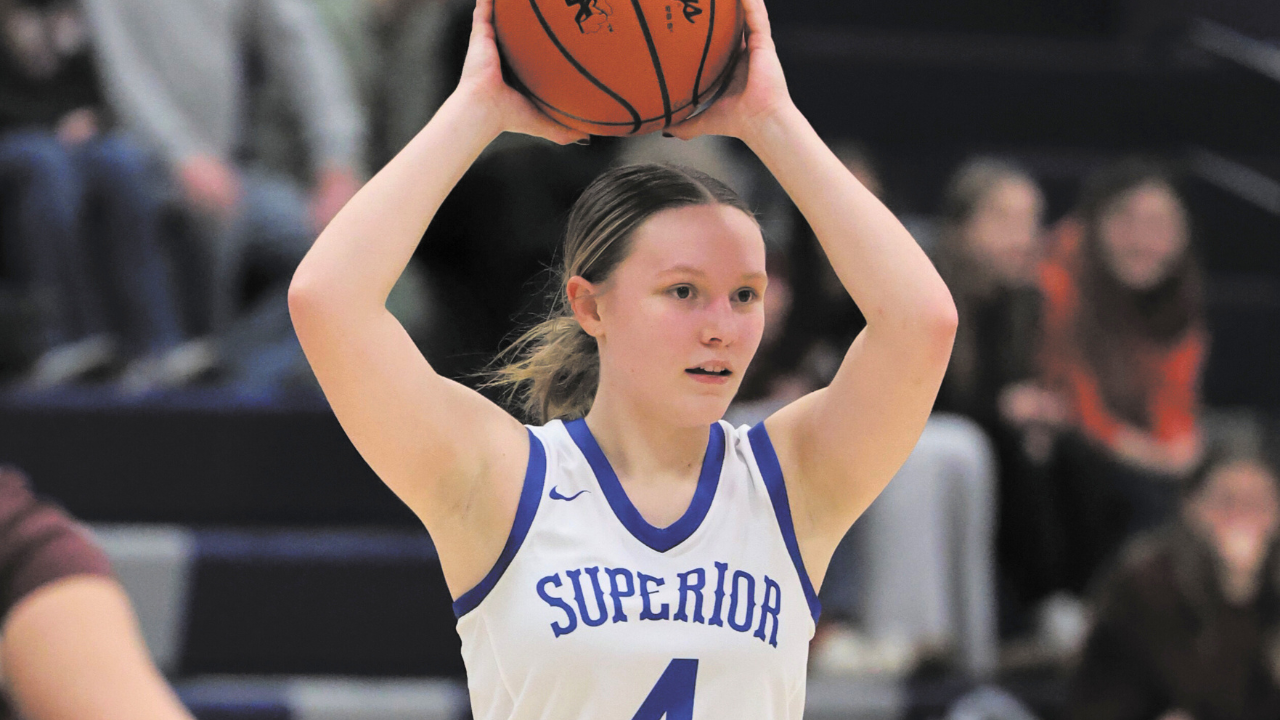 Cougars pick up late-season victory - The Munising Beacon